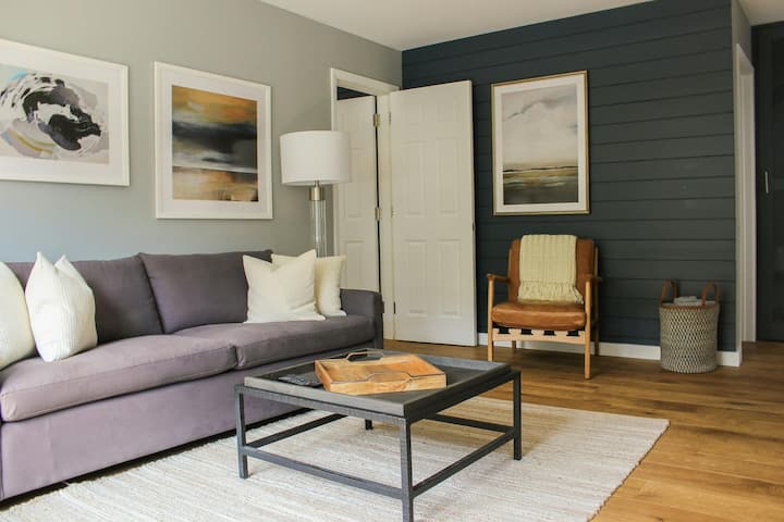 Hampton King / Journey Eh Hotel - East Hampton, NY