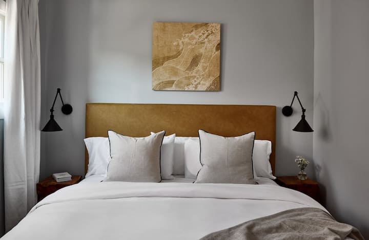 Atlantic King Suite / Journey Eh Hotel - Amagansett, NY