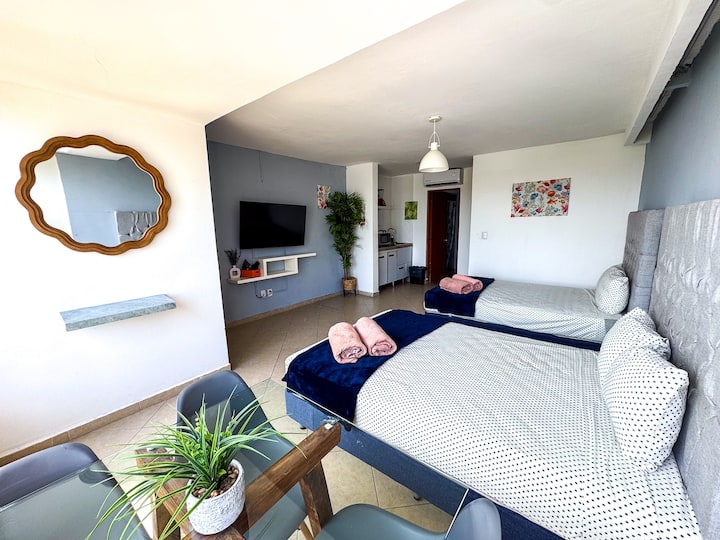 Cozy Condo With Lagoon Sunset And Beach Access - Cancún