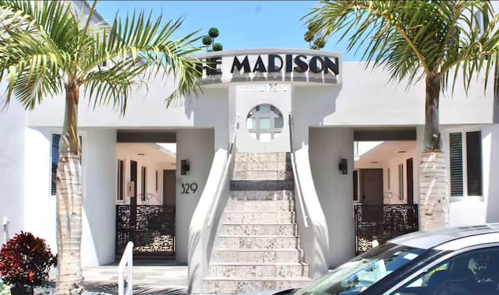 Beach Mood – Apartment Just Steps From The Beach - Hollywood