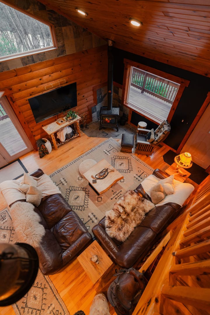 Cozy Cabin Getaway In Hocking Hills With Hot Tub - Hocking County, OH