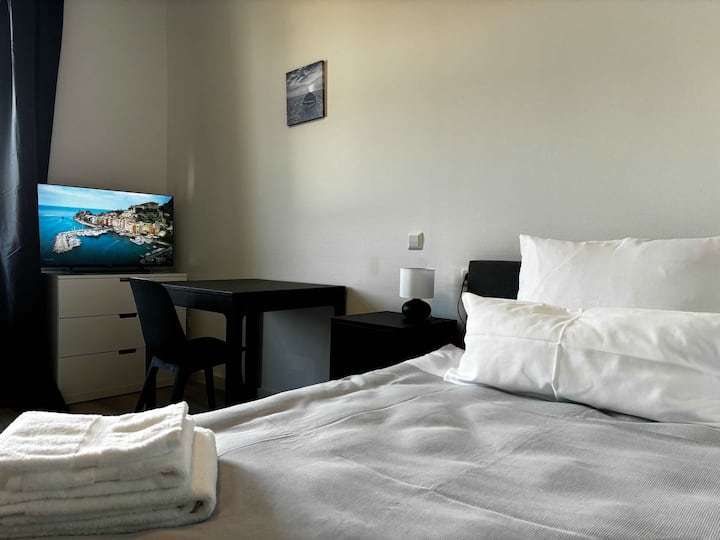 Contemporary City Living – Steps From Chemnitz Fc - Chemnitz