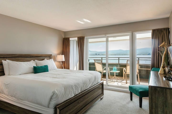 204 -  Chic Home With Scenic Views - Casaloma - Kelowna