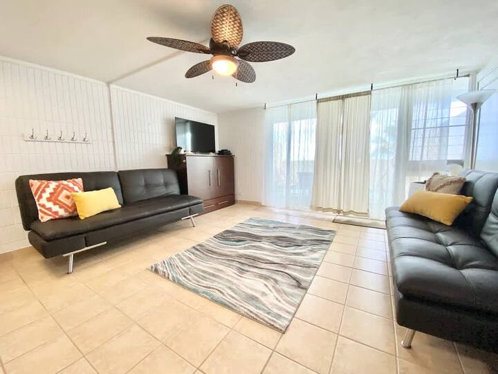 Beachfront Condo With Amazing Views - Kalaeʻōʻio Beach Park