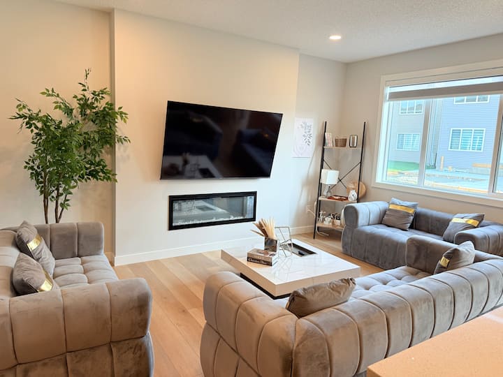 Sleeps 14 | Perfect For Group Retreat | 5 Beds+ - Edmonton