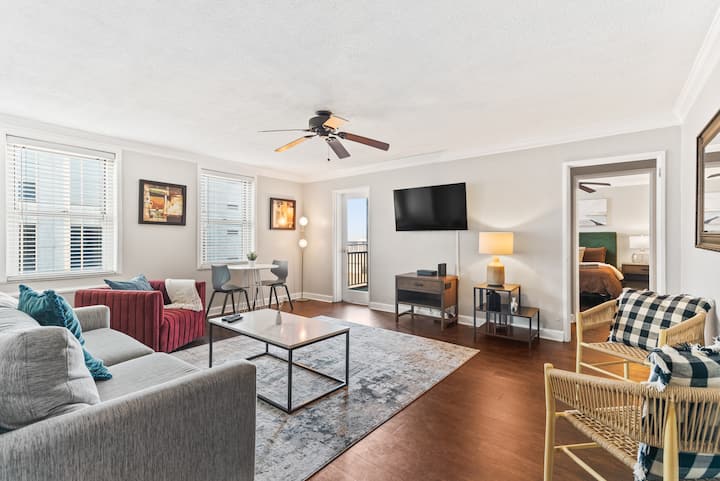 Downtown Penthouse | Skyline Views & Comfort Dwtn - アトランタ