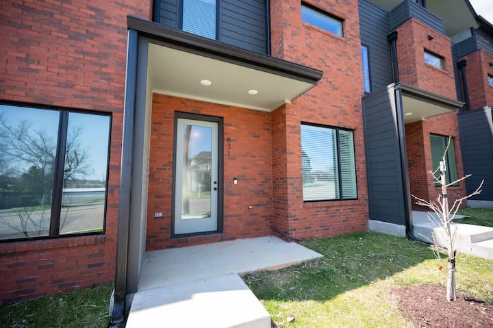 Modern Condo Lux | Fast Wi-fi + Free Parking - Knoxville, TN