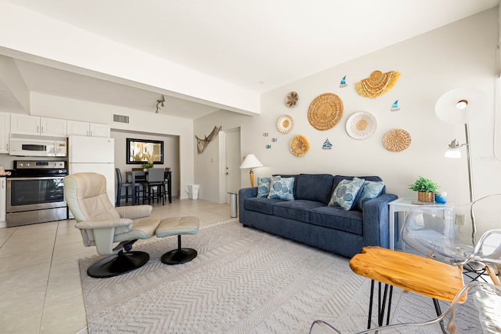 Tivoli By The Sea! Pool/tennis/recroom! Unit 701 - Siesta Key, FL