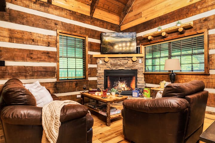 Family Friendly -Great Location-game Room-hot Tub - Gatlinburg, TN