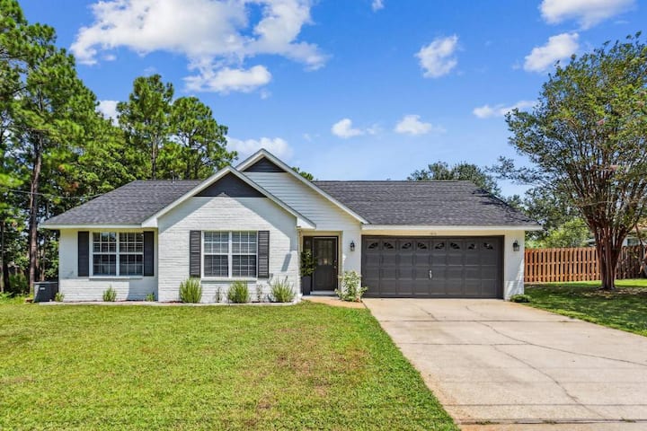 Coastal Cottage | 3 Beds, Kid Friendly, 2miles To - Navarre, FL
