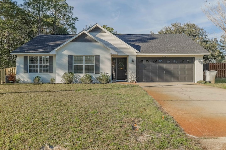 Coastal Cottage | 6 Beds, Kid Friendly, 2miles To - Navarre, FL