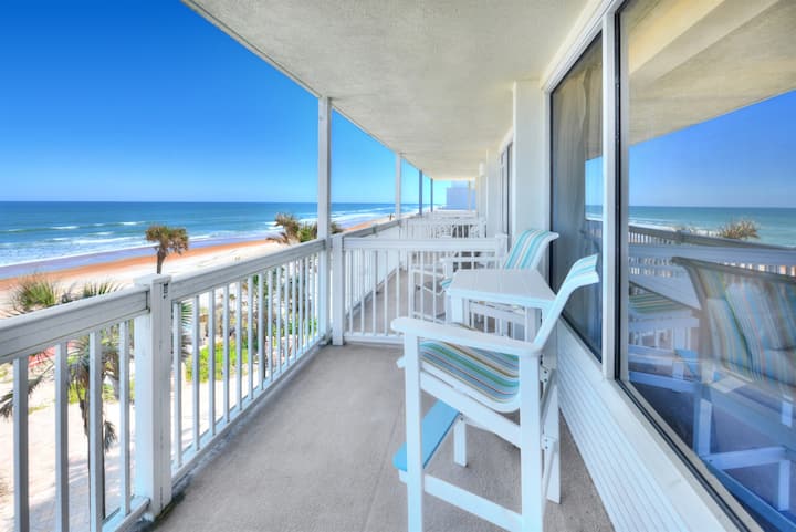 Oceanfront Resort Condo ‑ Balcony & Beach Access - Daytona Beach, FL
