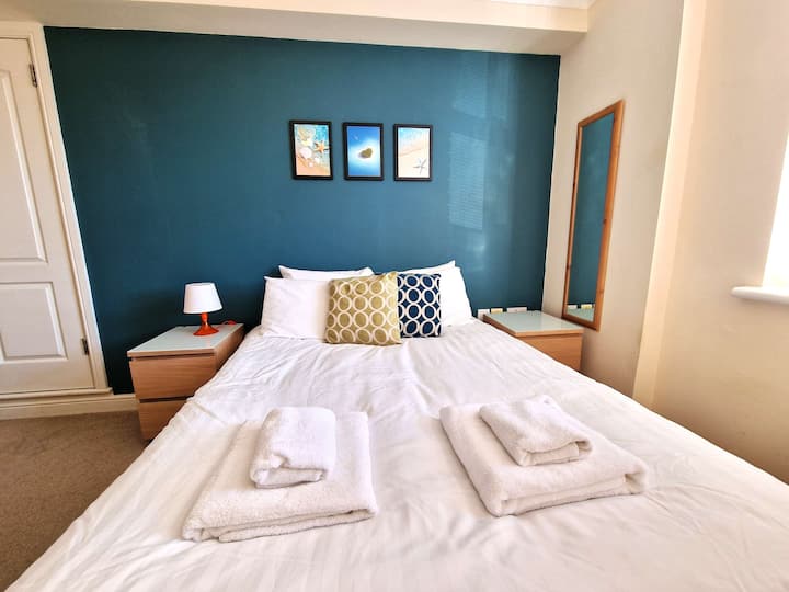 Spacious 1 Bed, Free Parking - Swindon