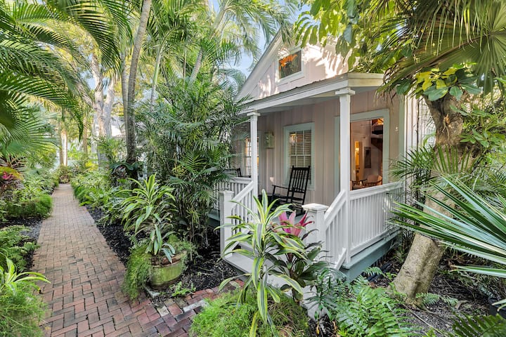 Hibiscus Cottage~ Adults Only Cottage Near Duval - Key West, FL