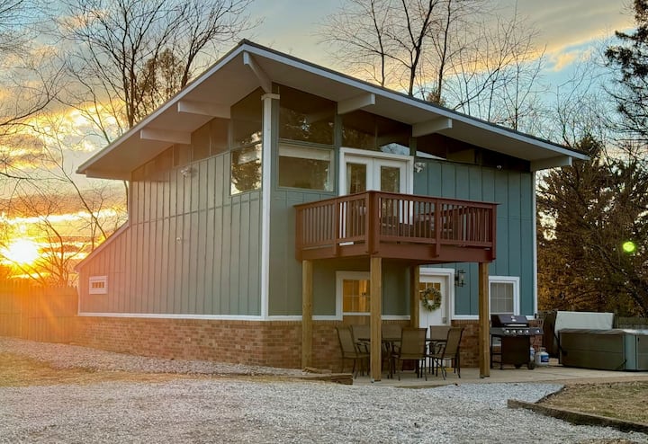 Balcony-bbq-firepit-hot Tub-king-full Kitchen-tv - Harpers Ferry, WV