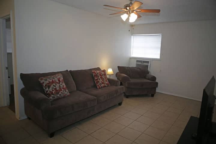Conveniently Located Apartment Near The Fort Sill - Lawton, OK