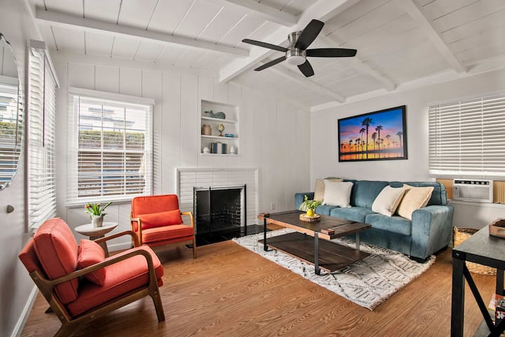 Seaside 1br Steps To Windansea Beach & Peek Views - San Diego, CA