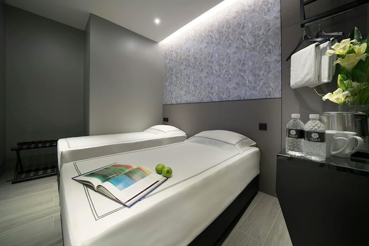 Standard Twin Room In Vibrant Joo Chiat - Singapore