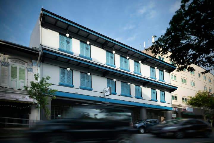 Superior Queen Room In Vibrant Joo Chiat - Tampines
