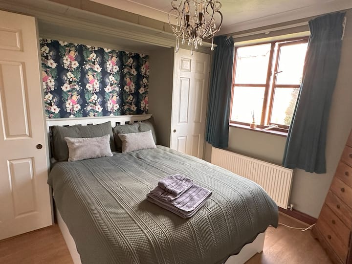 Comfy 1-bed| Near C2c Station| Free Parking & Wifi - Basildon