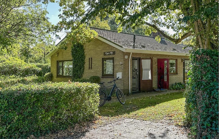 2 Bedroom Nice Home In Oostkapelle - Oostkapelle