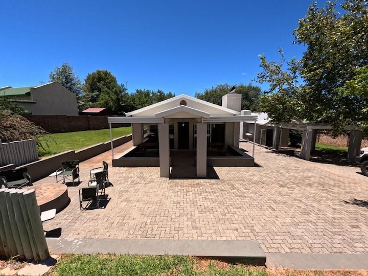 Deluxe Holiday Home - Dullstroom