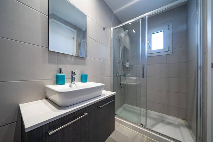 Majestic 402· Majestic Sunset Salt Lake Views 402 - Larnaca