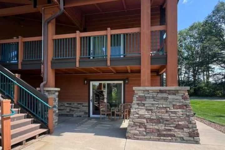 Studio Ground-floor Condo | Patio | Kitchenette - Wisconsin Dells, WI