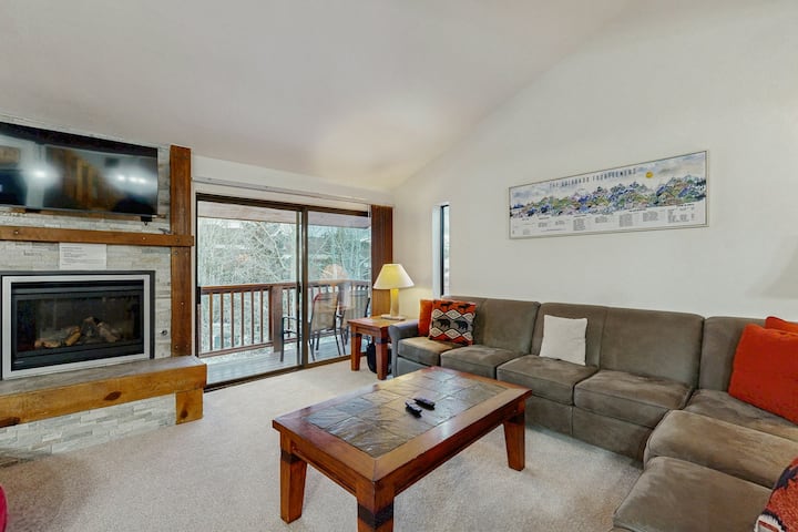 Two Br Condo Plus Loft With Easy Ski Access & W/d - Breckenridge, CO