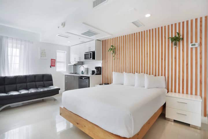 Spacious 2br Unit, Short Walk To Miami Beach! - Miami Beach