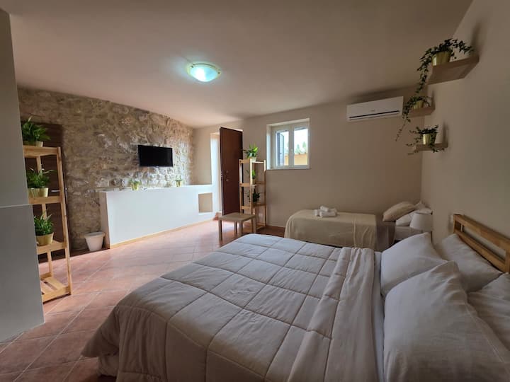 31 - Villa Regina - Camilla - Fondi