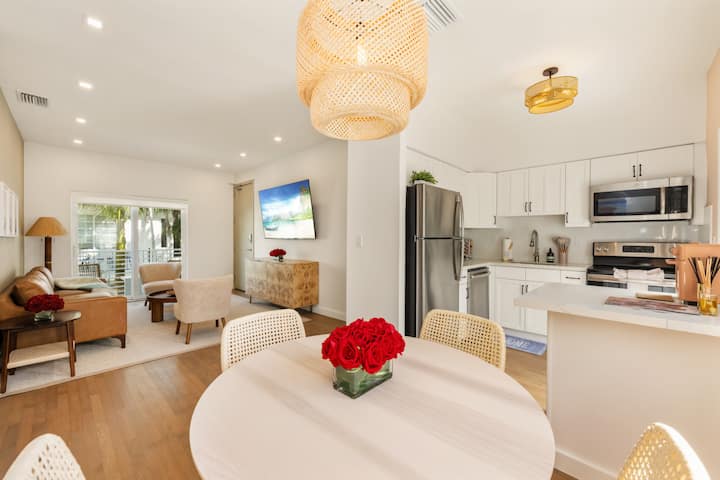 Lux Designer Apt | 2br/2ba In Heart Of Miami Beach - Miami Beach, FL