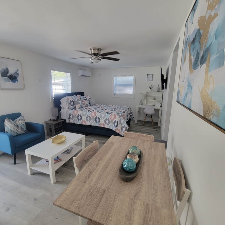 King, Comfortable Studio 1 In Lakeland - Lakeland, FL