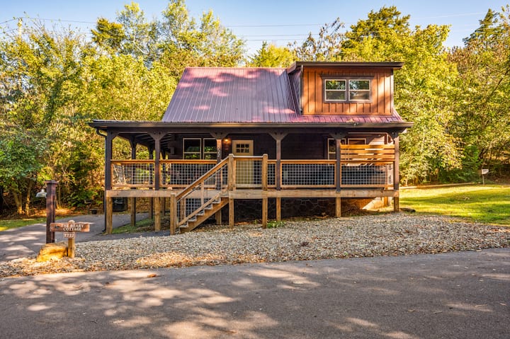 Rustic Escape In A Peaceful Wooded Setting - Pigeon Forge, TN