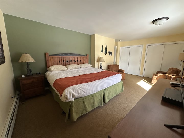 Lake Forest Resort – Relax On A Pristine Sandy Bea - Eagle River, WI