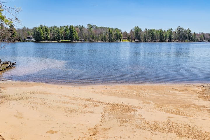 Lake Forest Resort – Relax On A Pristine Sandy Bea - Eagle River, WI