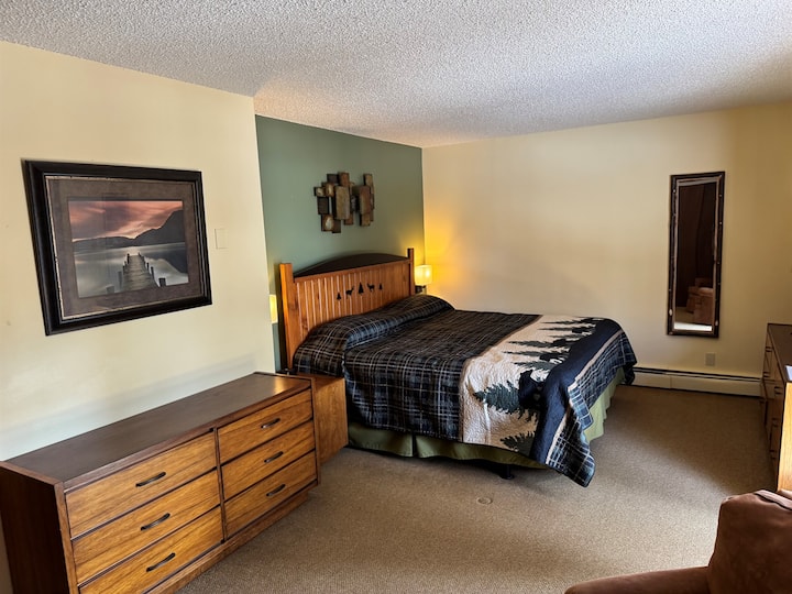 Lake Forest Resort – Relax On A Pristine Sandy Bea - Eagle River, WI