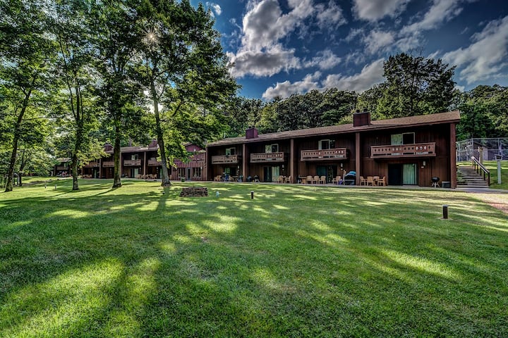 Lake Forest Resort – Relax On A Pristine Sandy Bea - Eagle River, WI