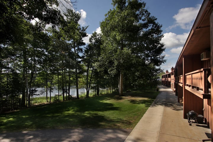 Lake Forest Resort – Relax On A Pristine Sandy Bea - Eagle River, WI