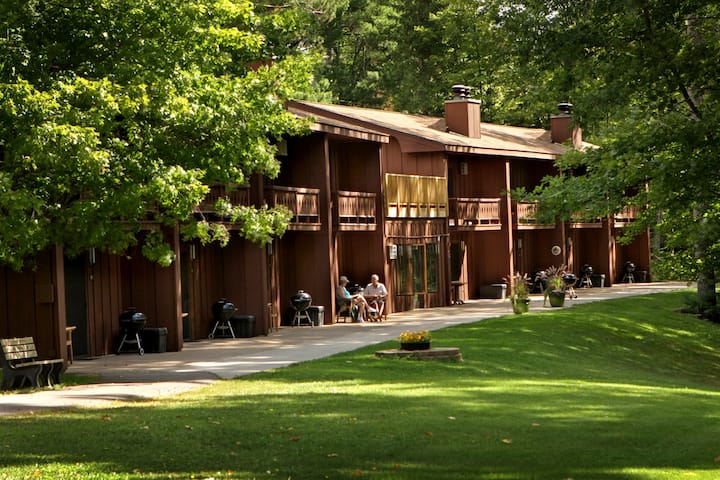 Lake Forest Resort – Relax On A Pristine Sandy Bea - Eagle River, WI