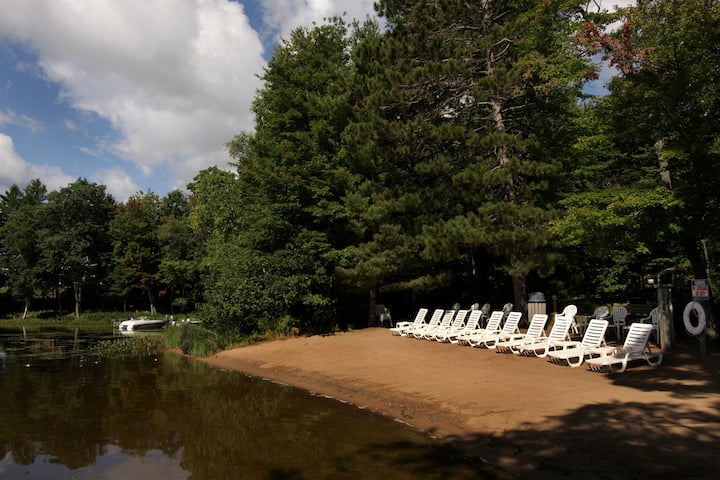 Lake Forest Resort – Relax On A Pristine Sandy Bea - Eagle River, WI