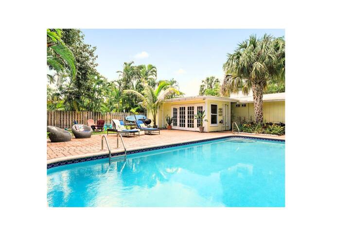 Sawfish Bay Bungalow, Location! - Jupiter, FL