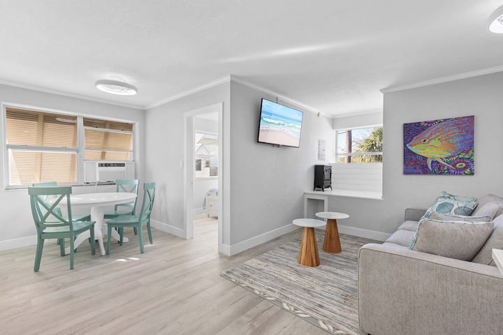 Newly Renovated-easy Walk 2 Beach-flagler Suites 1 - New Smyrna Beach, FL