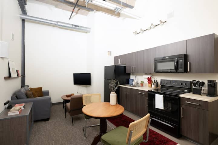 Cream City 2br Apt Near Fiserv+gym+parking Y60 - Milwaukee