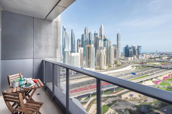 Stunning 2br + Maids Room With Lake Views In Jlt - Dubaï