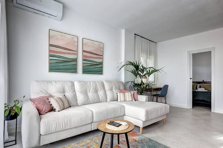 Modern 2br Beach Apartment | Fully Renovated Gem - Sitio de Calahonda