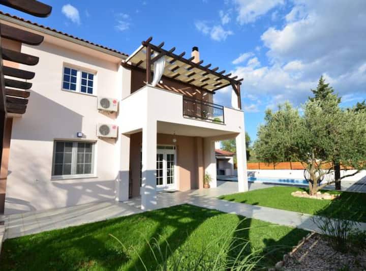 Apartment Villa Troskot - Villa With Pool - Pirovac