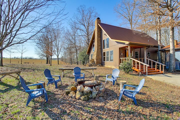 Reel In Fish, Relax By Fire: Mcminnville Cabin - McMinnville, TN
