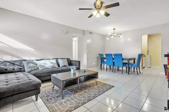 New! Condo - Pool, Hot Tub, No Cleaning Fee! - Coral Springs, FL