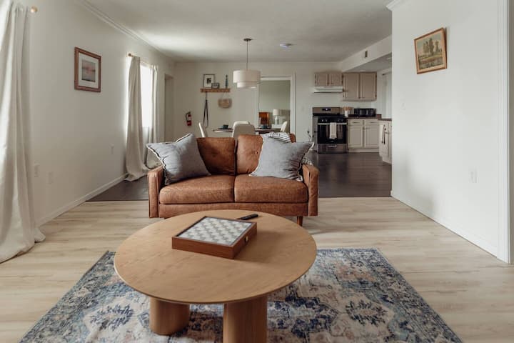 Huge, One Bedroom Apartment W/balcony - Conneaut Lake, PA